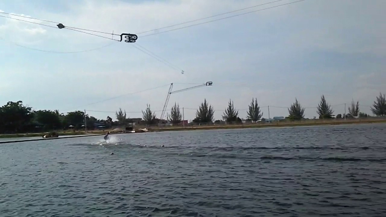 Bermain cable ski di batam wake park bengkong - YouTube