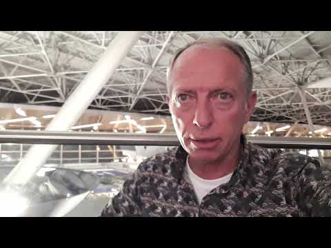 Vnukovo Havalimanında Neryungiriye ucak saatini bekliyoruz Moskova Rusya -14-09-2020