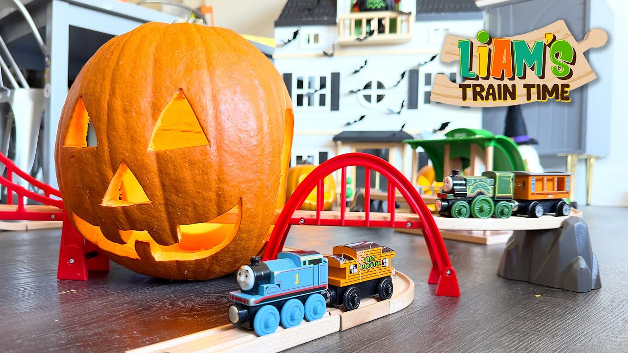 Building Halloween Train Tracks with the PUMPKIN TUNNEL 🎃🚂 - YouTube