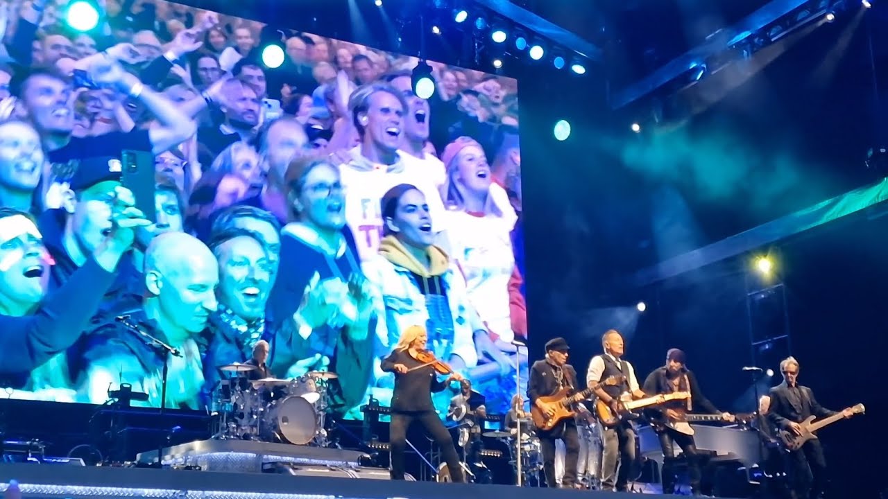 Bruce Springsteen and The E Street Band - Wrecking Ball - Werchter 02 ...