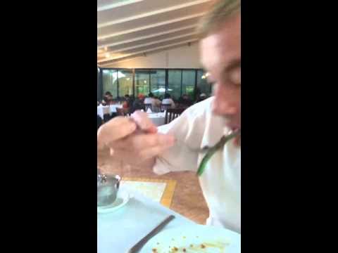 screaming child in restaurant - YouTube