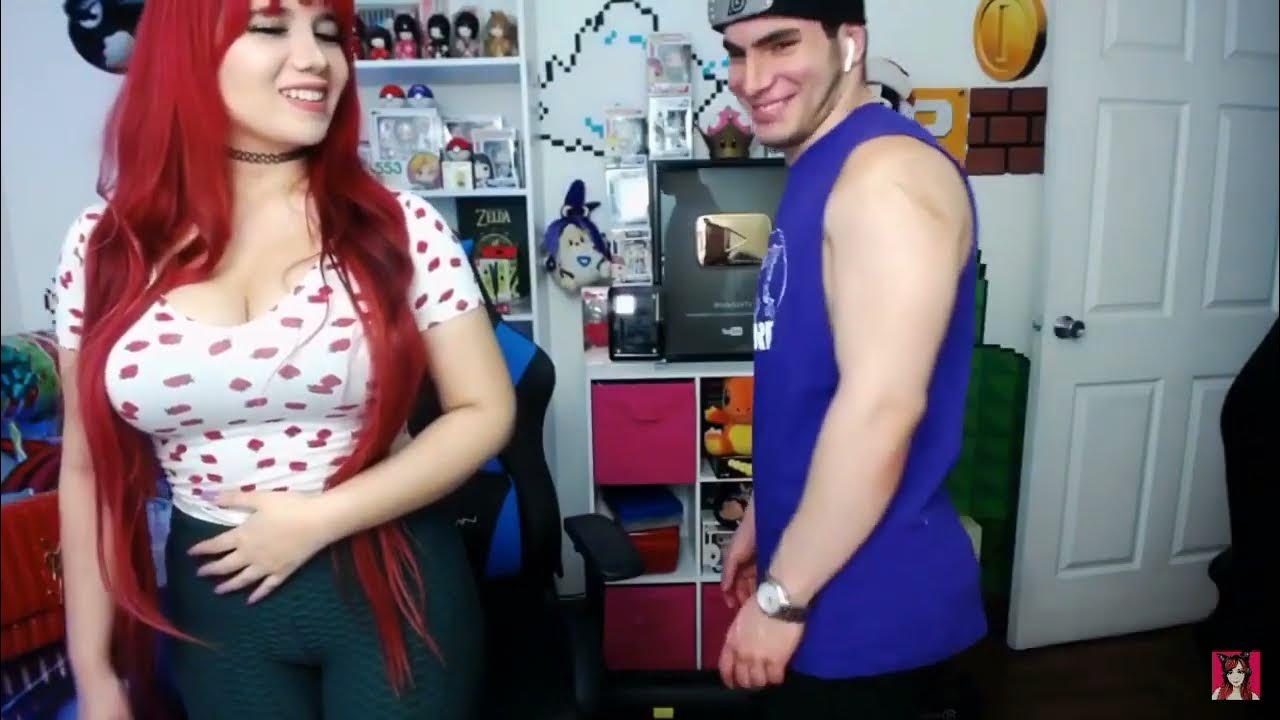 A WindyGirk se le sale una teta - YouTube