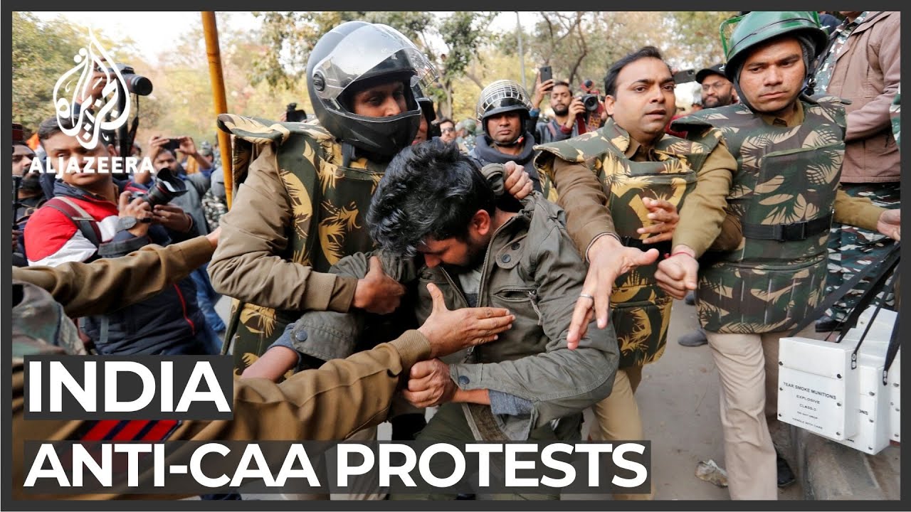 Mosque set on fire as violent protests continue across New Delhi - YouTube