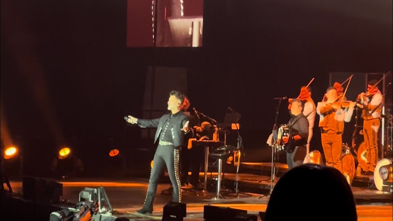 Alejandro Fernandez Concert in Chicago - YouTube