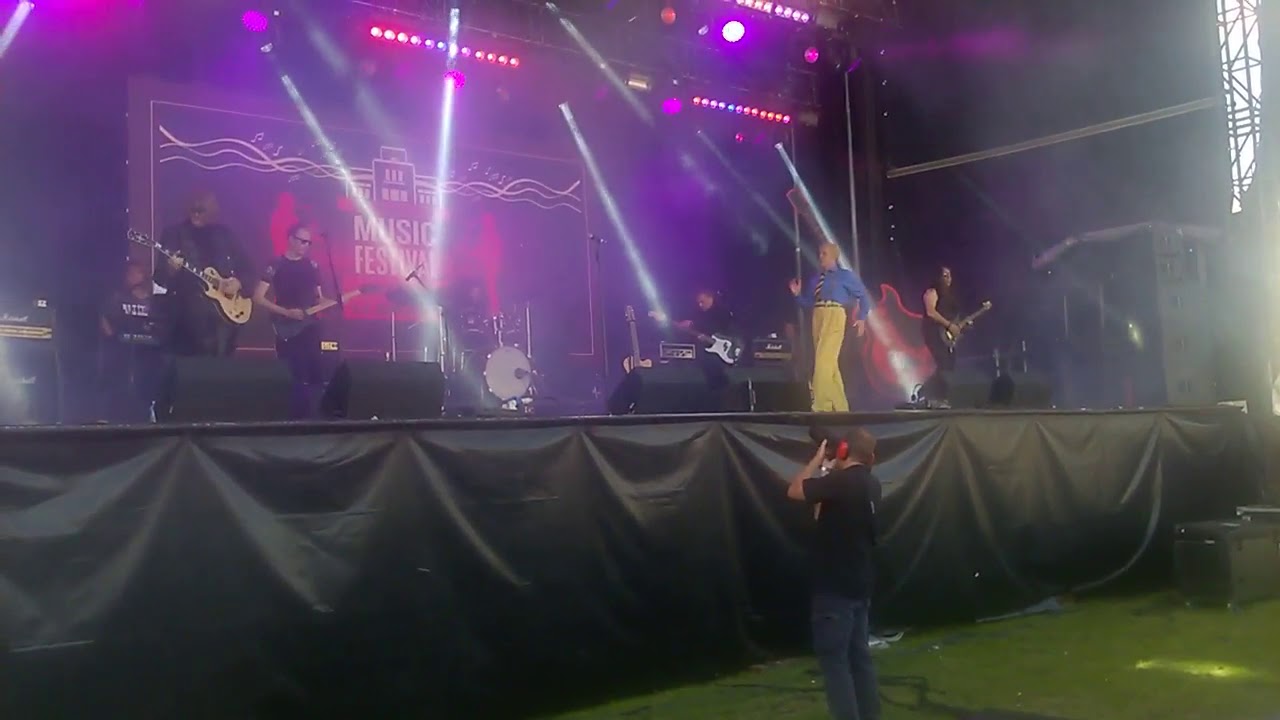 ULTIMATE BOWIE @DAGENHAM MUSIC FESTIVAL, 13 08 2017 - YouTube