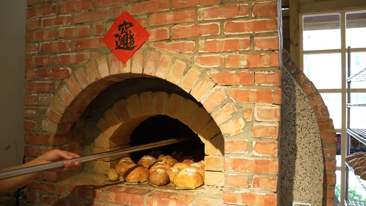 Cool kiln! Kiln Baked Bread Making-Taiwanese food - YouTube