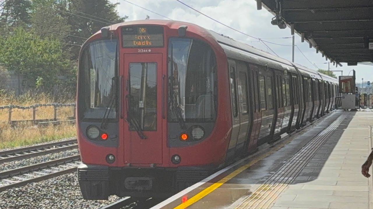 District Line S7 Stock (21344) seen at Dagenham Heathway going towards ...