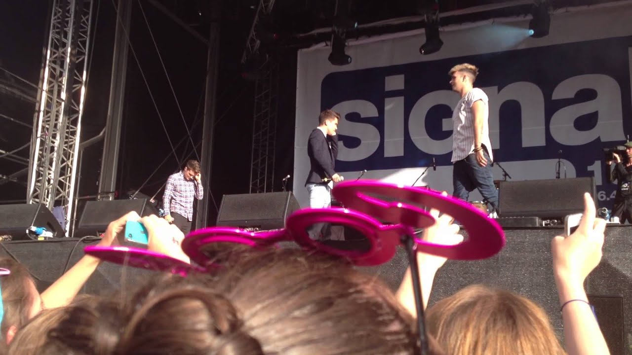 Union J total access live bleeding love - YouTube