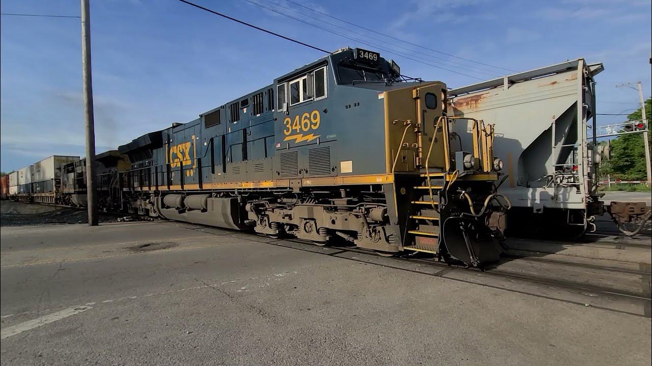 CN B790 Meets CSX Stack Blue Island, IL 5/31/21 - YouTube