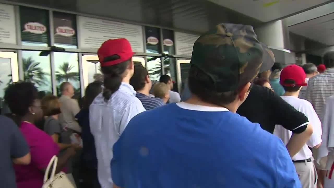 Crowd gathers for Donald Trump rally in Sunrise - YouTube