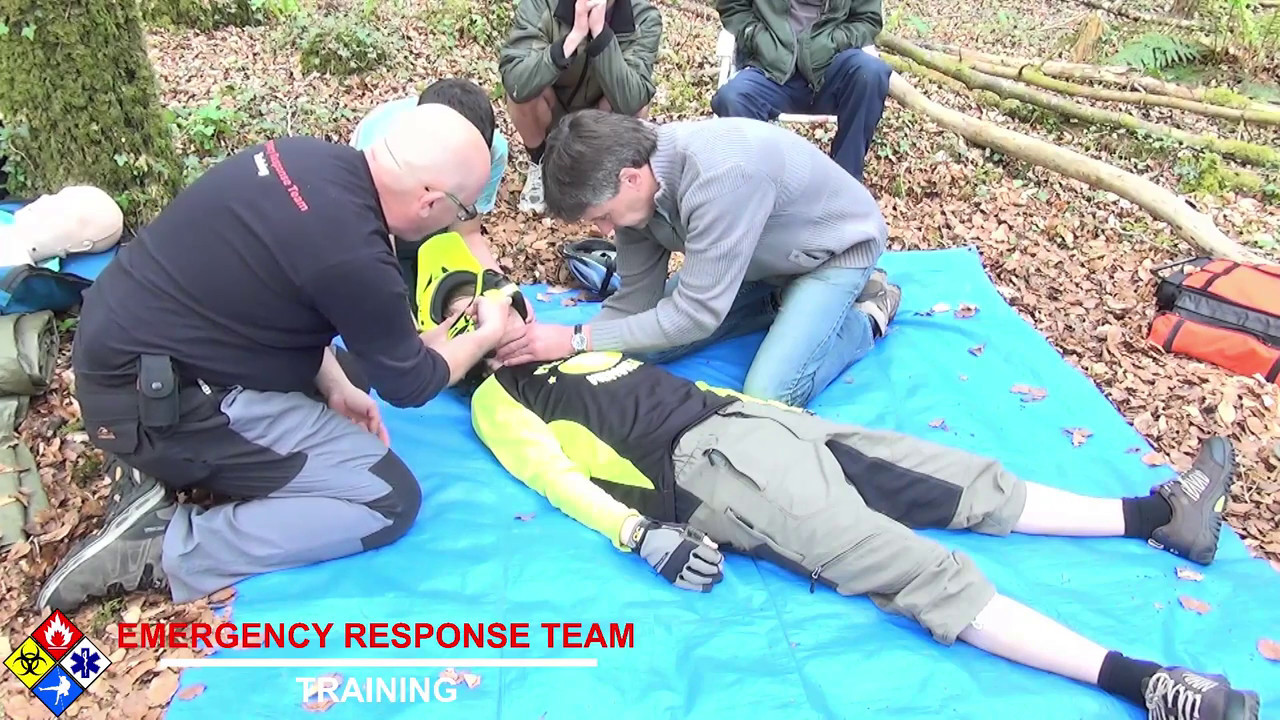 Mountain Bike First Aid Course Safely Removing a Full Face Helmet - YouTube