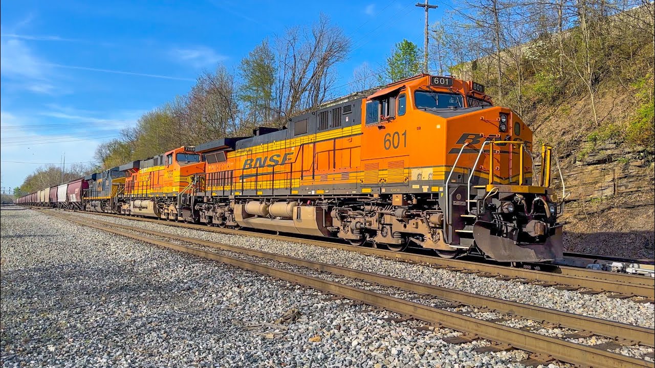 BNSF Pumpkin Leaders! Long CSX Freight Trains on the CSX Keystone Sub - YouTube
