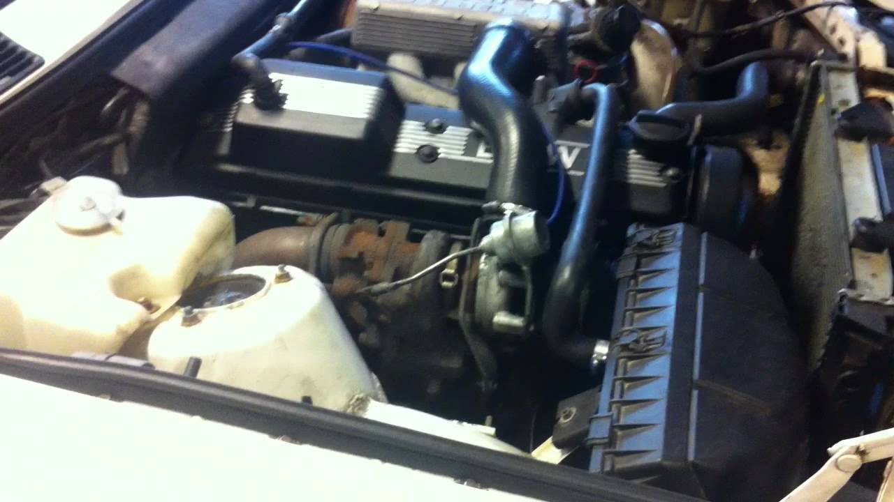 BMW E30 324TD REVING! - YouTube