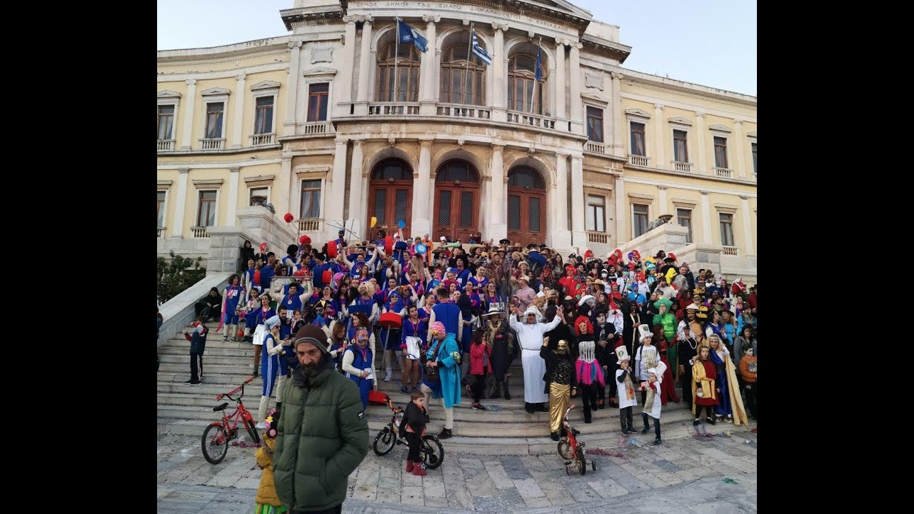 Παρέλαση με κορονοϊό, στην Ερμουπολη της Συρου - YouTube