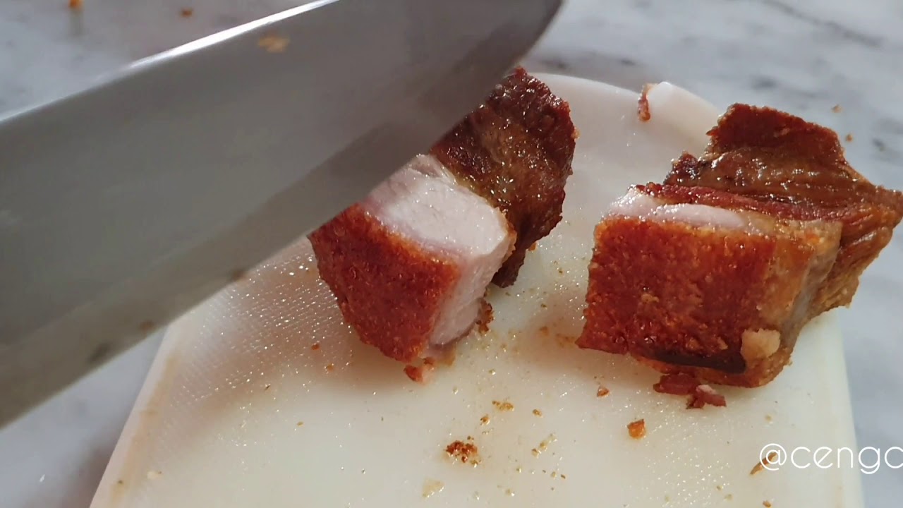 Crispy Pork Belly (Babi Goreng Crispy) ASMR by Cengcu - YouTube