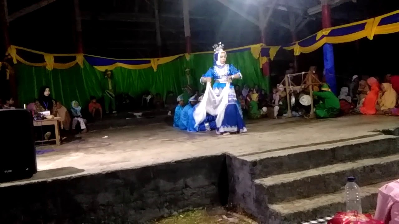 Tari katumbu, tarian asli Tongkuno kabupaten muna - YouTube