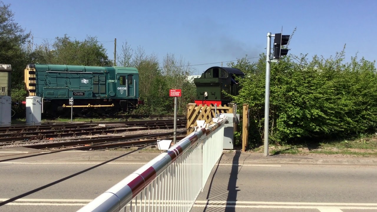 Lydney Junction Station Level Crossing (Gloucestershire) 21/04/2019 ...