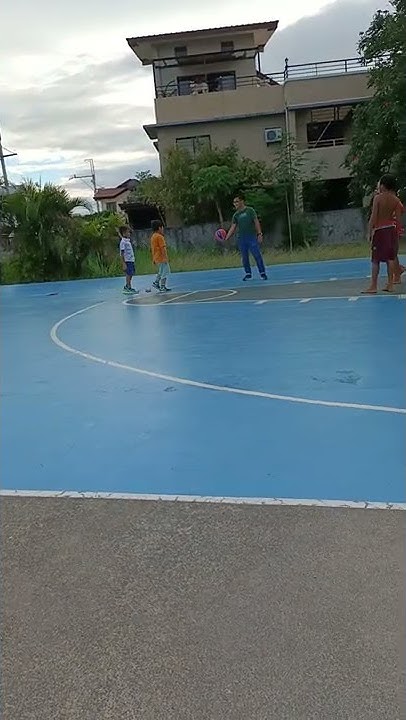 First time playing basketball - YouTube