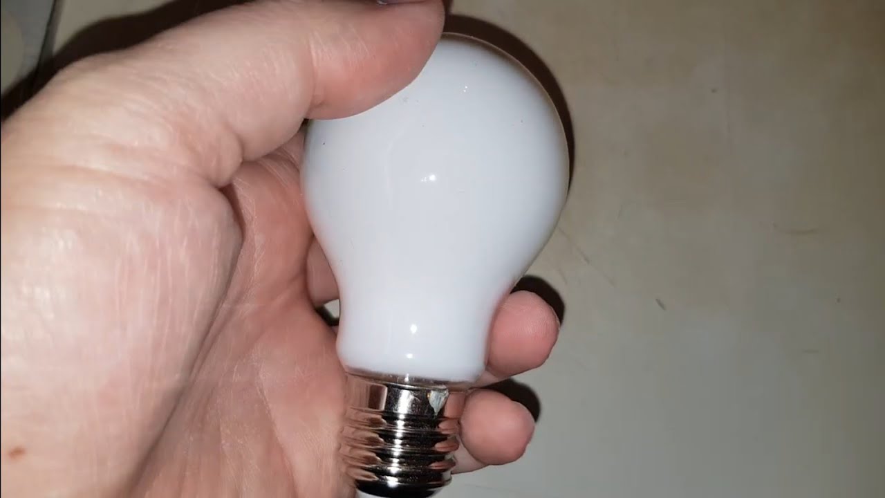 PHILIPS LED E27 Warm white 2700K 1521 lumen light bulb: unboxing - YouTube