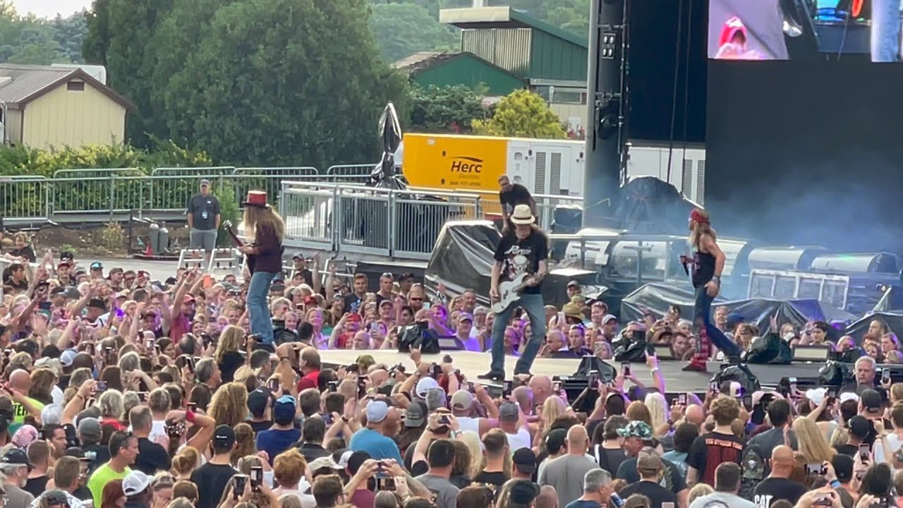 The Stadium Tour 2022! One Song from Each Band - Joan Jett, Poison ...