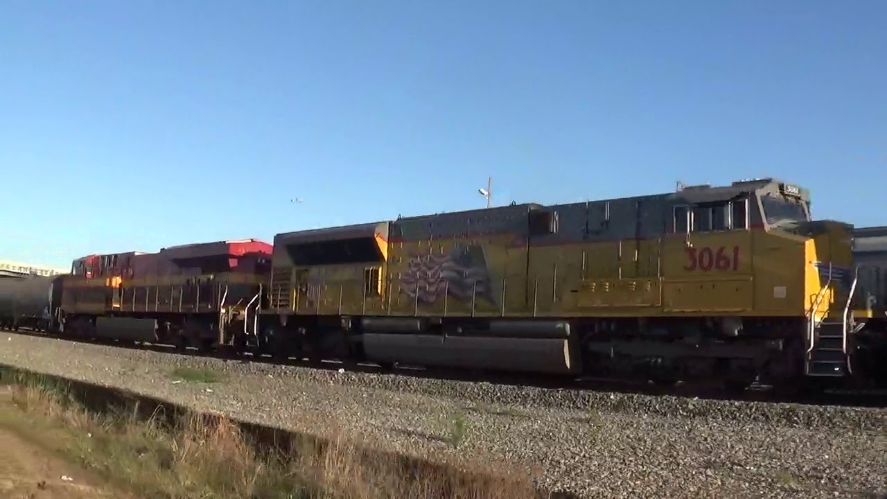 KCS 4155 New SD70ACE Meet UP 5713 With KCS GEVO Power Leads Manifest ...