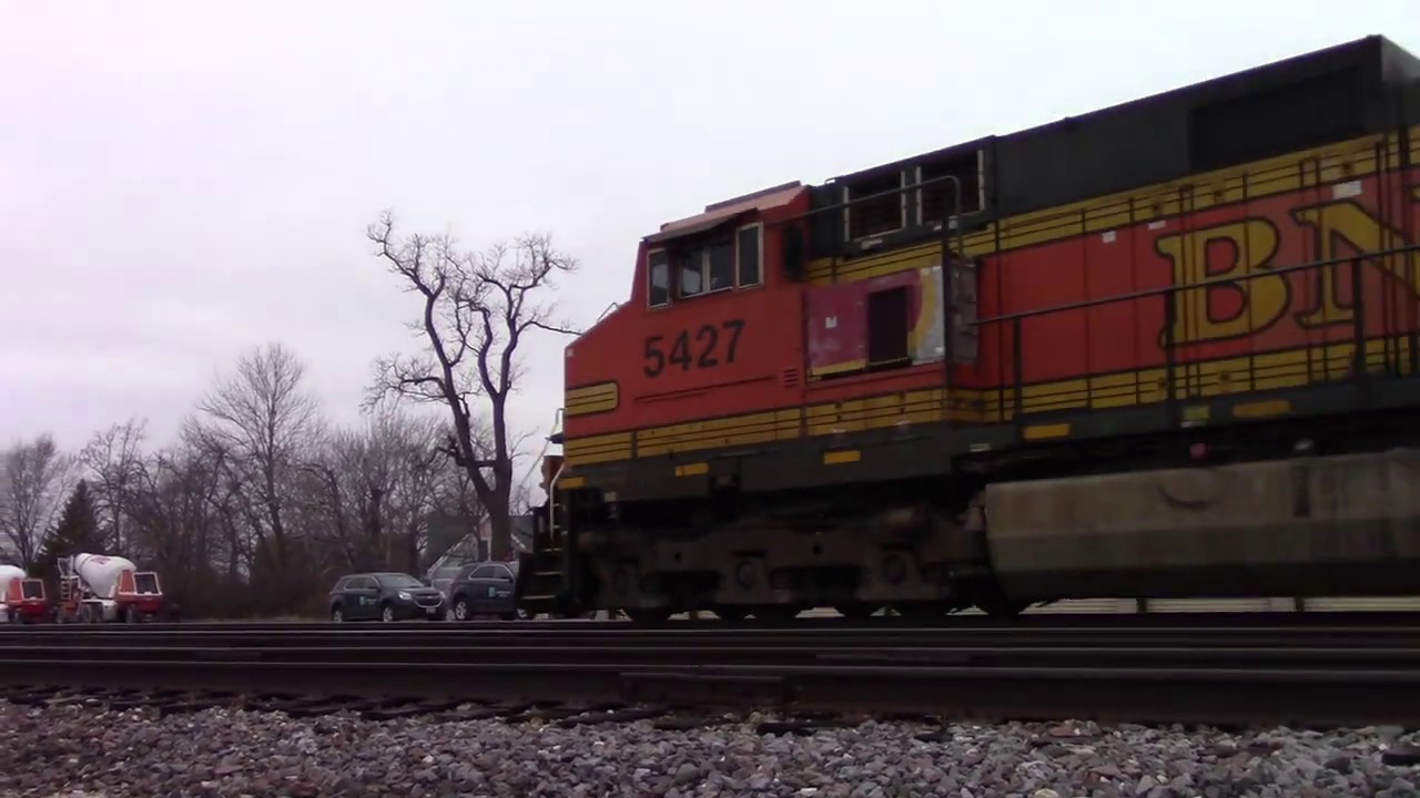 BNSF 5427 West in Coal City, IL 1/13/20 - YouTube