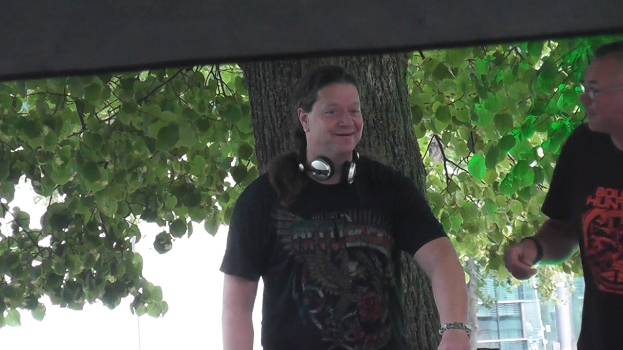 DJ Yanny B2B DJ Brooklyn Bounce Part 1 Outside World EXPO Gelände ...