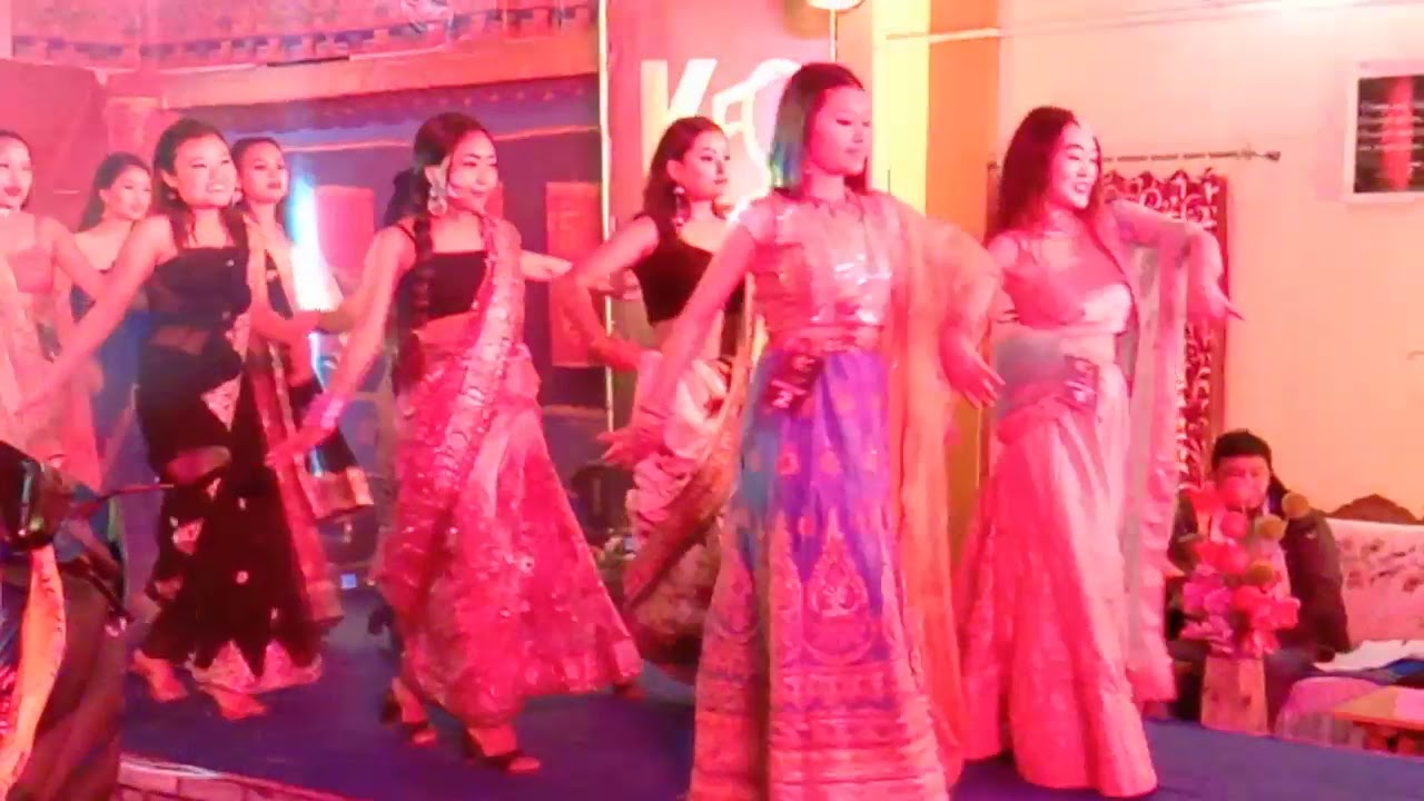 KFC 16 Beautiful Contestents Dance (Dashi Girl song). - YouTube