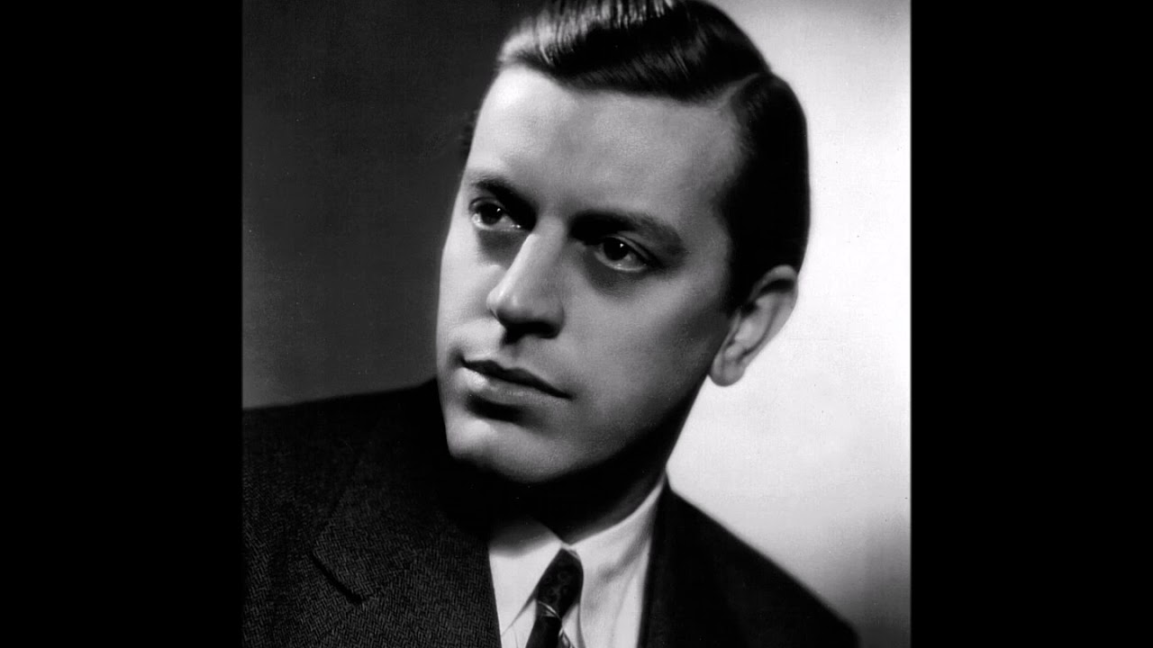 Thomas L. Thomas – Is It the Girl? (Or Is It the Gown?), 1945 - YouTube