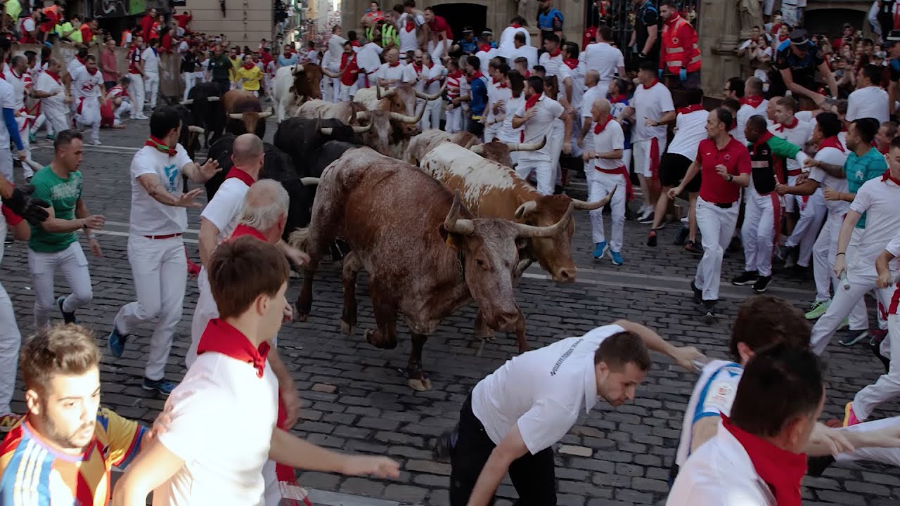 Axon Presents: Fiestas de San Fermín (Spanish) - YouTube