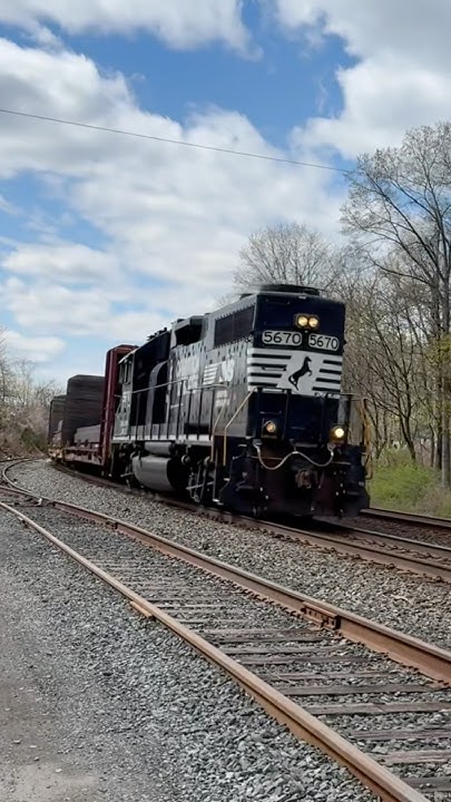 NS 5670 GP38-2 “Operation Lifesaver” rolls through Piscataway with a Nice K5LA! - YouTube
