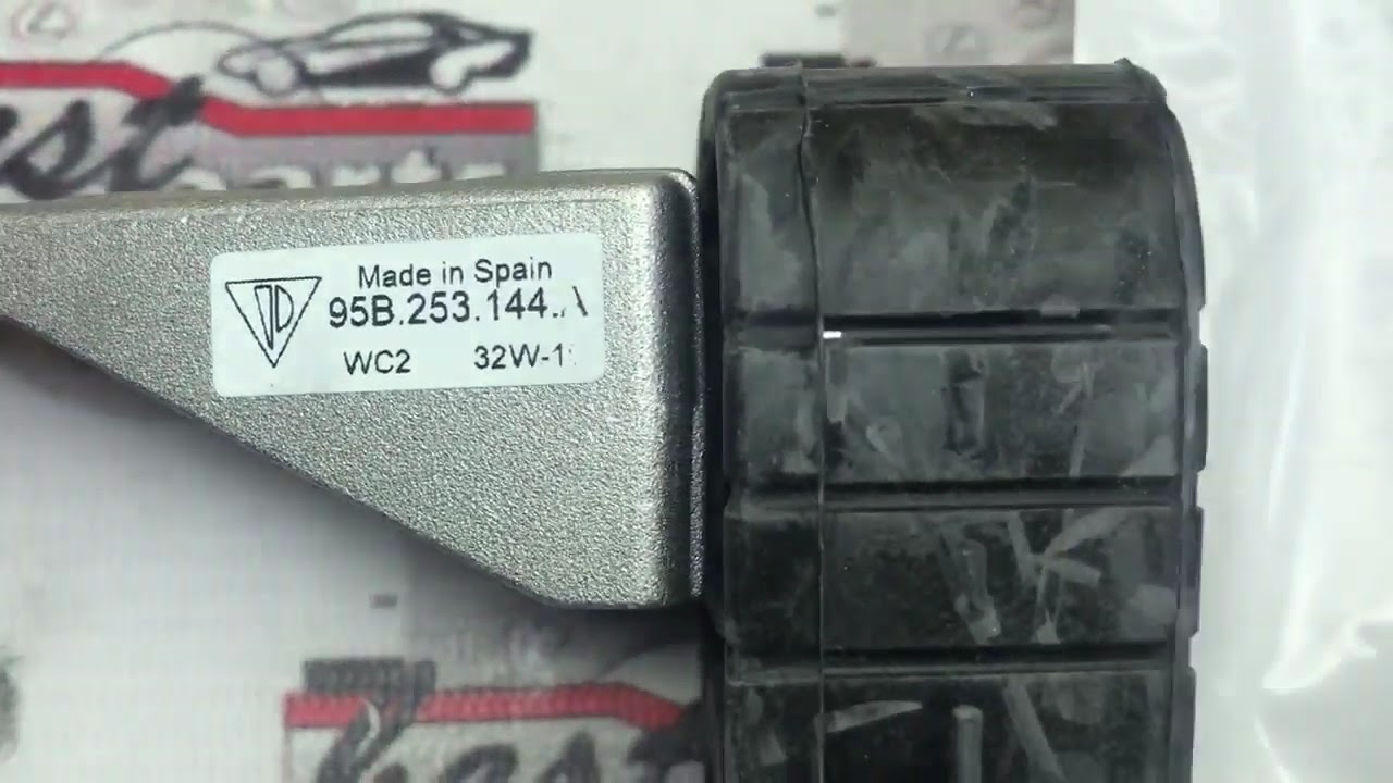 95B253144A, 95B 253 144 A Кронштейн (держатель) глушителя Porsche Macan ...