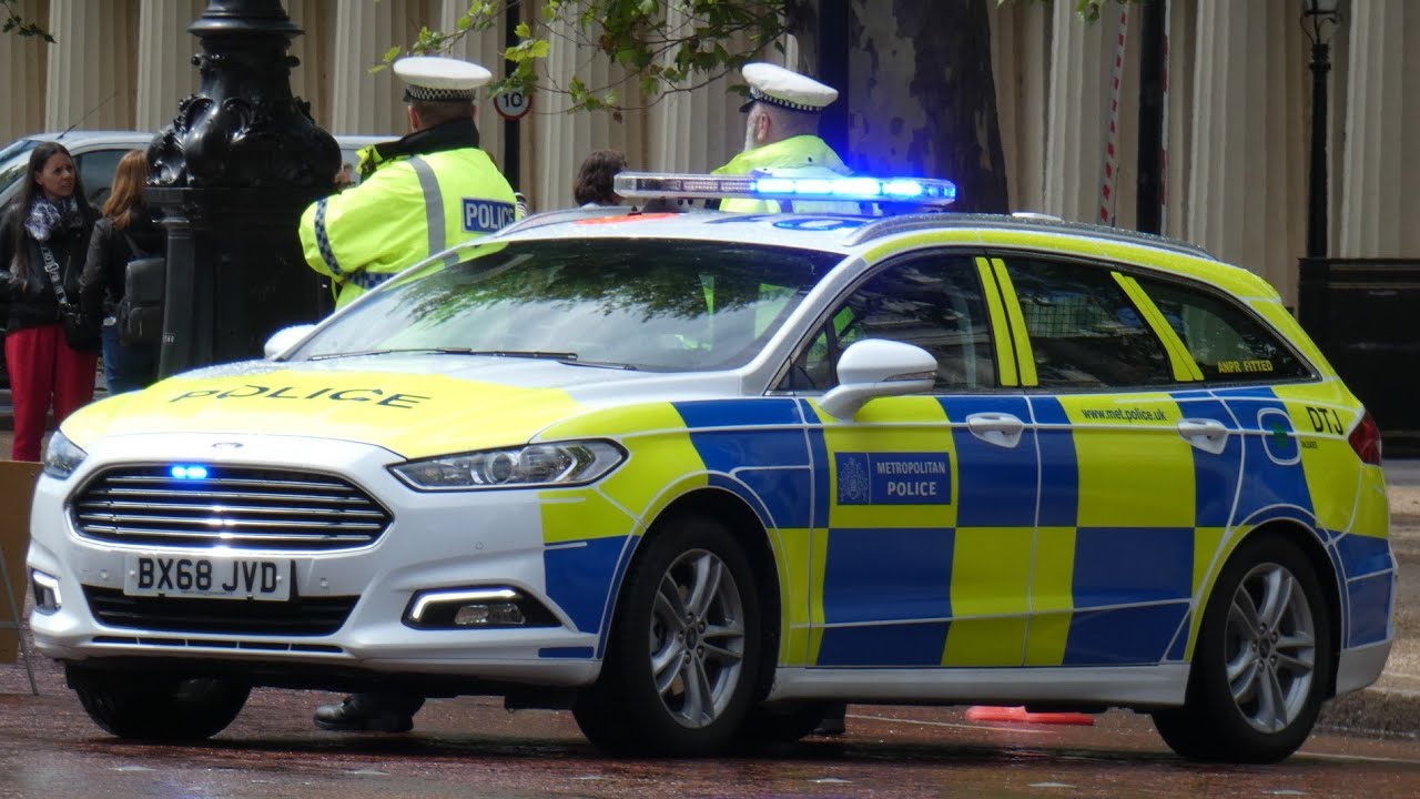 Newest Ford Mondeo Police car of the Londons Metropolitan Police - YouTube