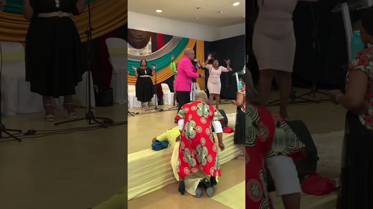 Powerful prayer by Apostle Oliphant - YouTube