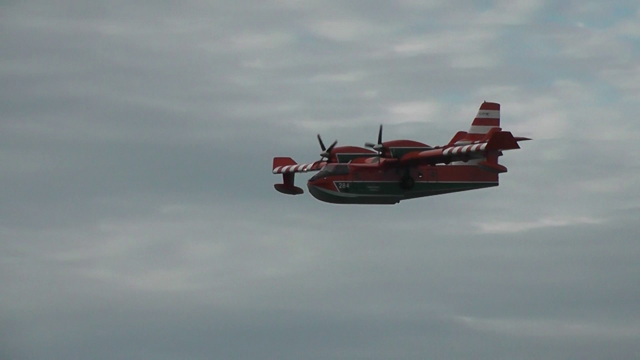 CL 415 tanker 284 practice drops at Paddy's Pond NL - YouTube