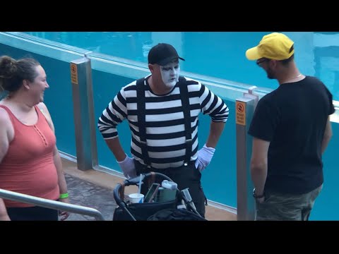 Tom The Famous Seaworld Mime | Tom the mime | Vid 001 - YouTube