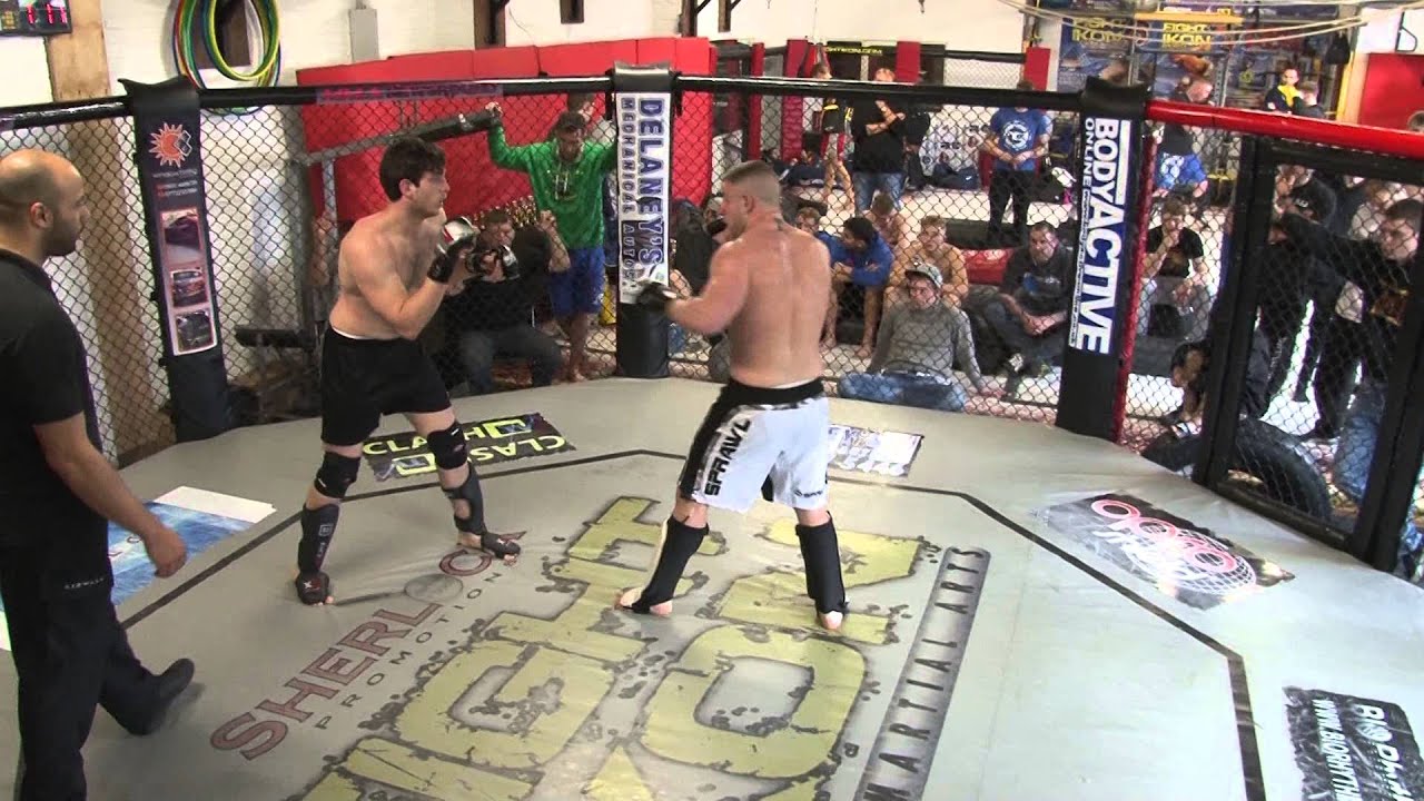 Tom Williams Vs Levi Roberts - YouTube