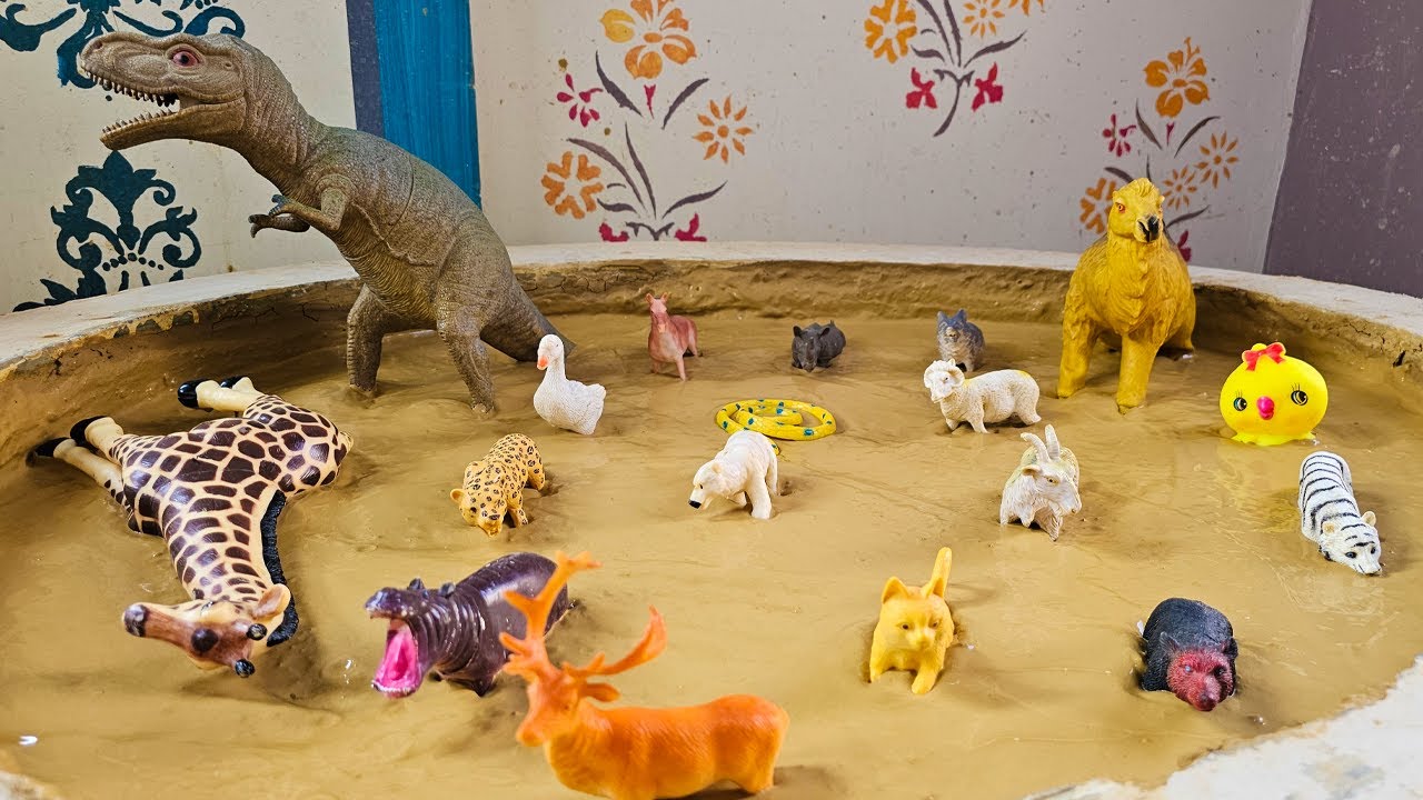 Trapped Titans: Survival Stories of Camel, Giraffe, and the ...