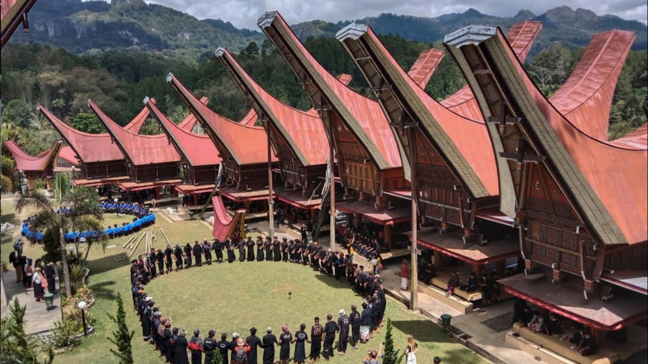 Upacara adat suku toraja termahal Di Tana Toraja. Tongkonan Rante ...