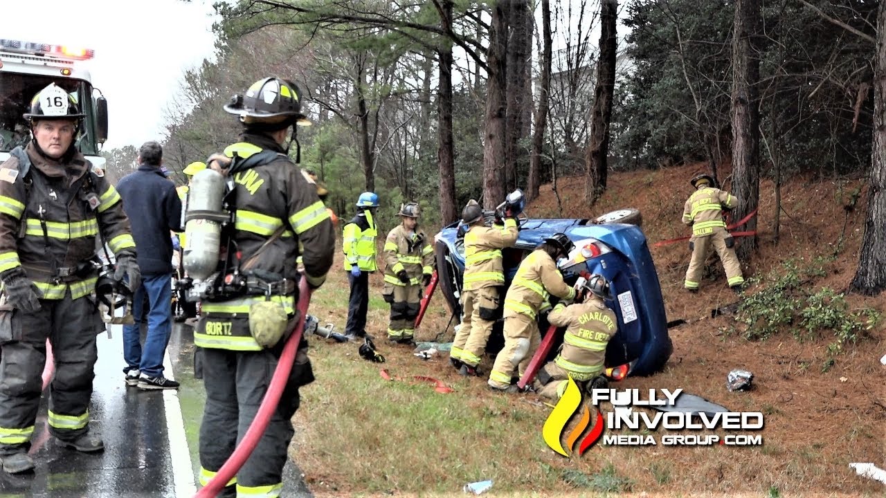 Photojournalist Helps To Rescue Driver Trapped After Crash - YouTube