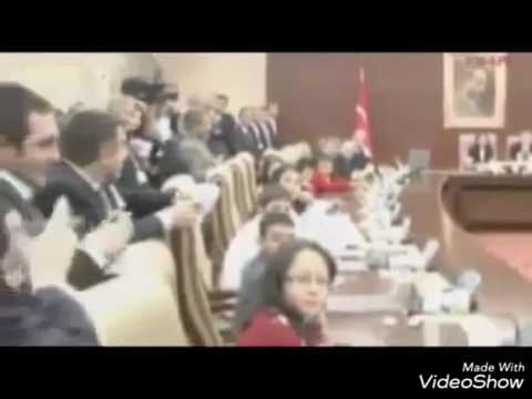 küçük kız baş bakanı susturuyor