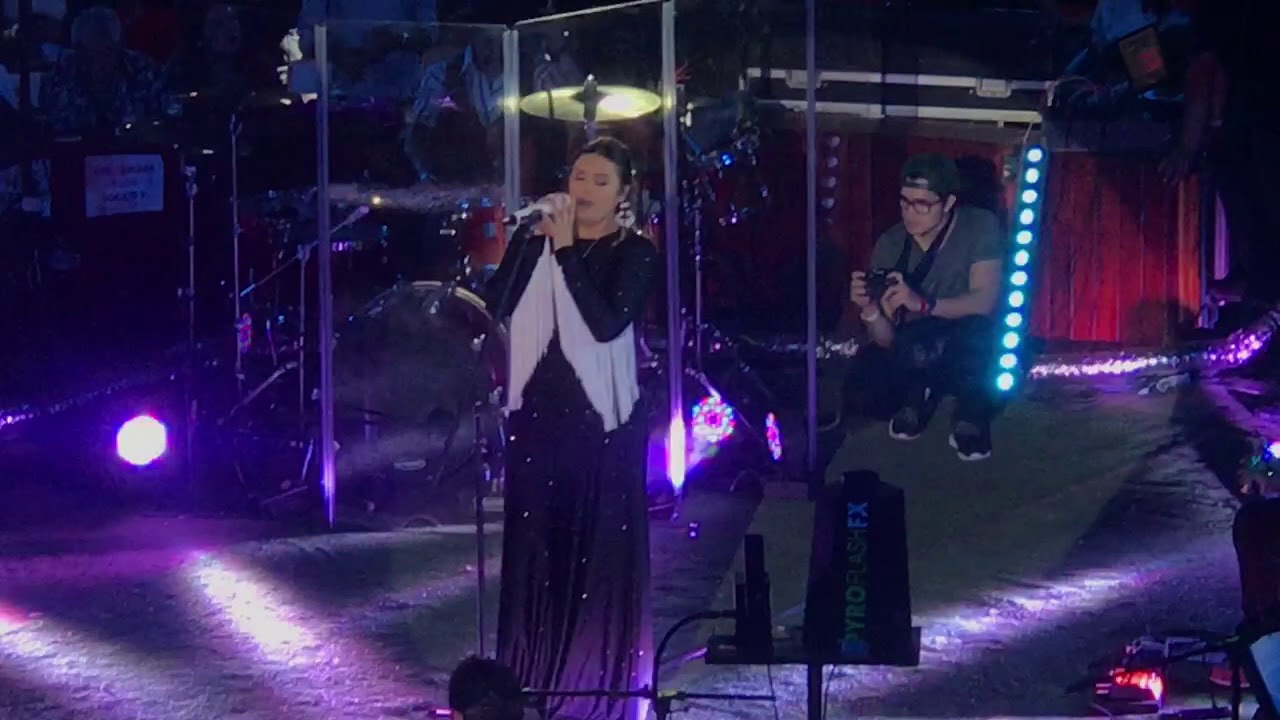 Cobarde - Yuridia (Feria de Puebla 2018) - YouTube