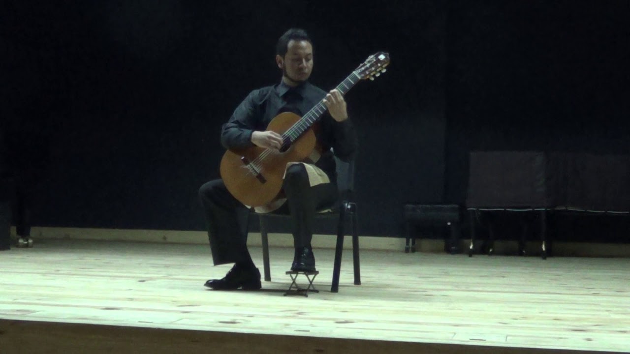 Aarón Alva — Sonata para guitarra — Leo Brouwer - YouTube
