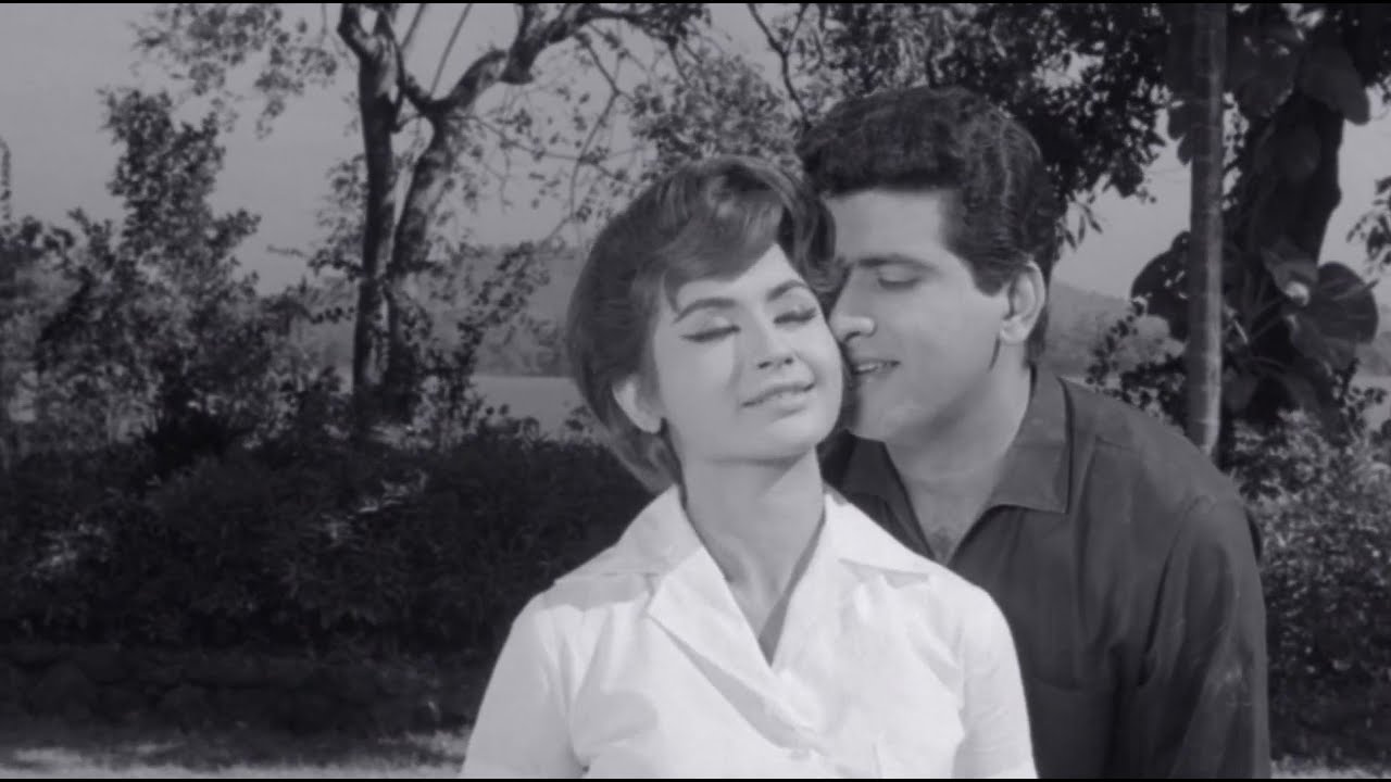 Chhod kar Tere Pyar Ka Daman (छोड़ कर तेरे प्यार का दामन) | Manoj Kumar ...