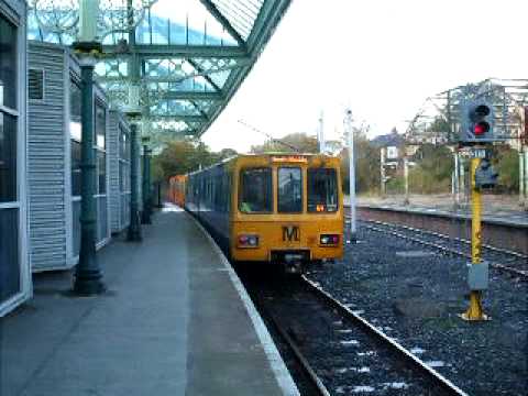 Tynemouth: tyne and wear metro 31/10/08 - YouTube