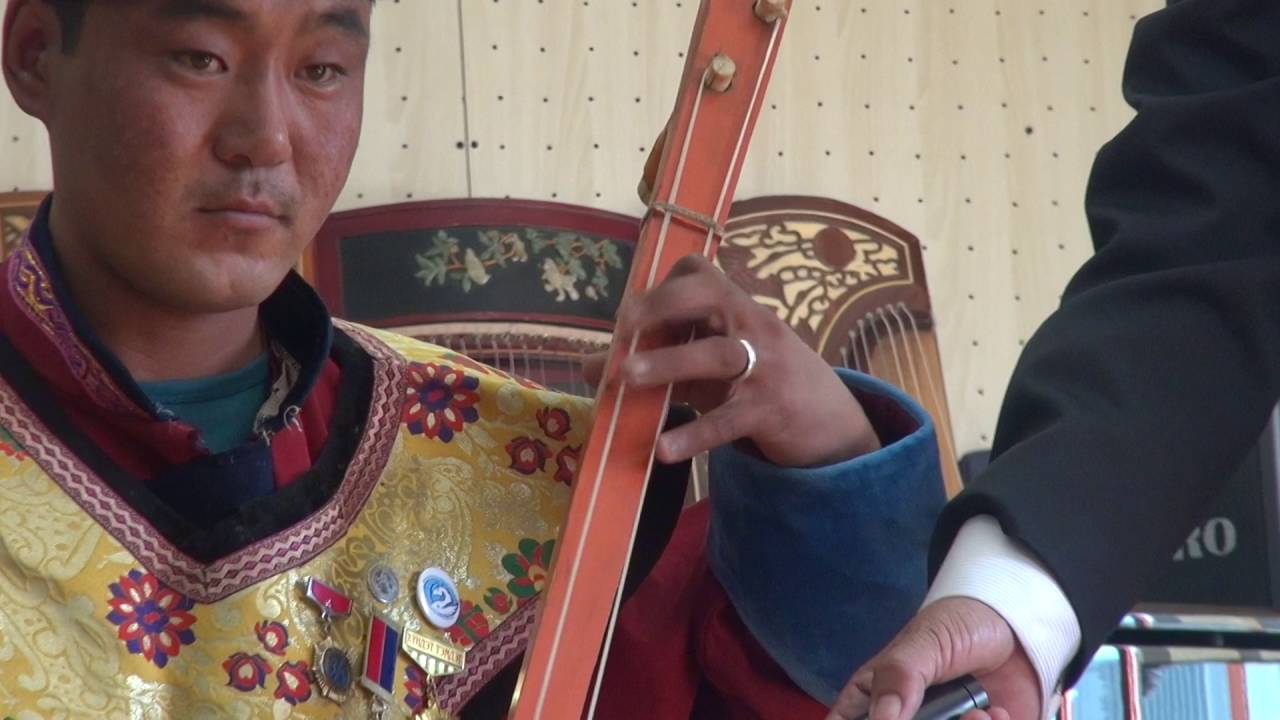 WMA festival 2016 - Namsrai demonstrates the Ikel - YouTube