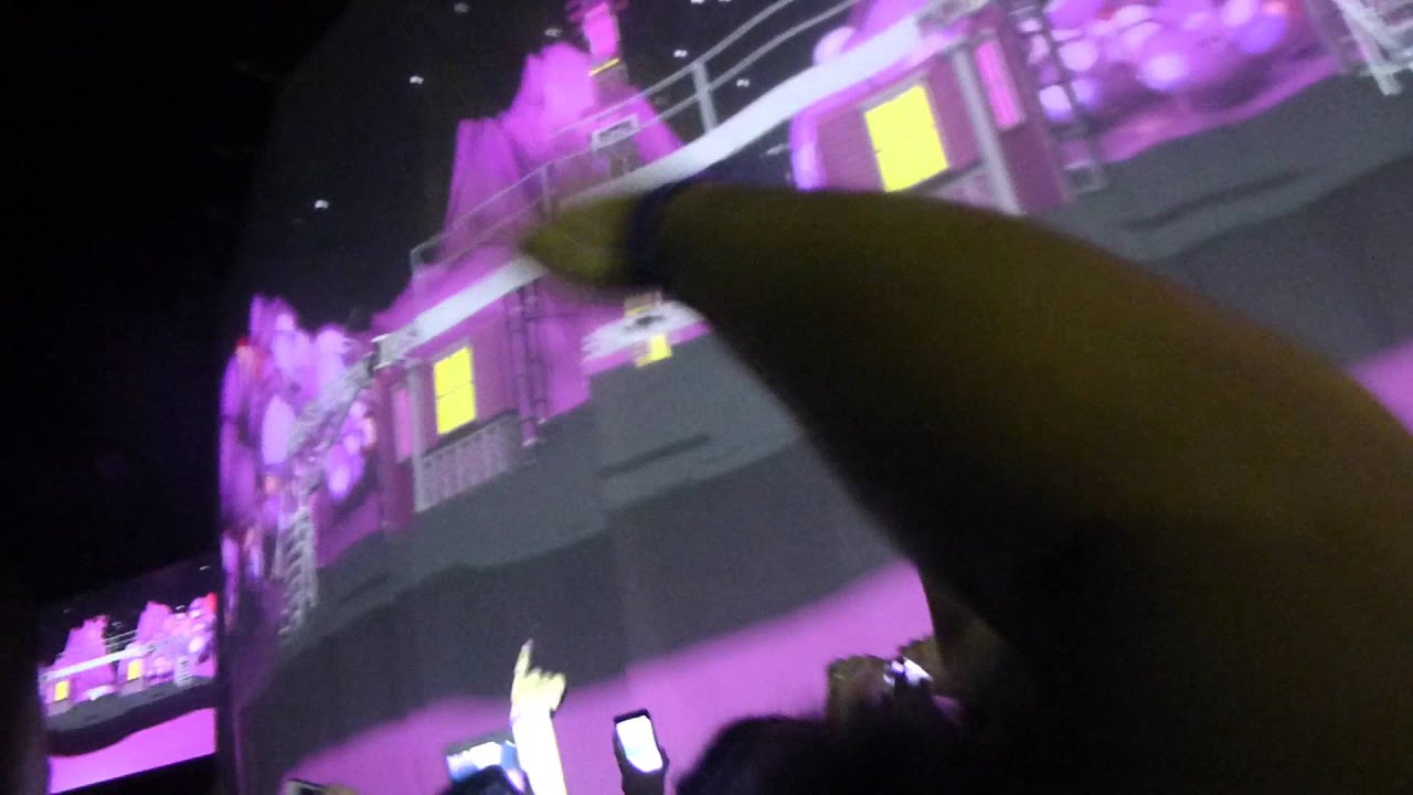 Nicki Minaj - Intro + Come On A Cone(Pink Friday: Reloaded Tour, Sydney ...