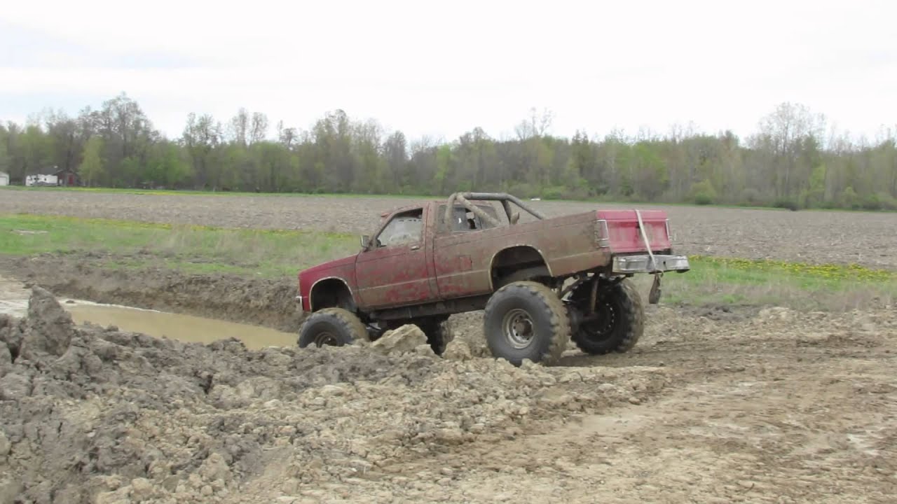 4x4 Chevy Mudding At Back 40 Mud Bog - YouTube