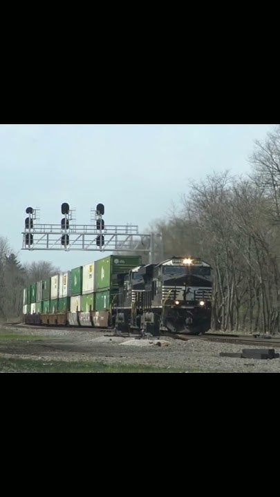 NS 8123 East. NS Chicago Line. Laporte Indiana - YouTube
