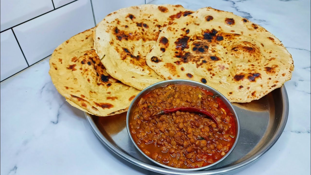 ढाबा स्टाईल आख्खा मसूर और गेहू के आटे की तंदुरी रोटी 😍😋🤤 . Akkha Masoor ...